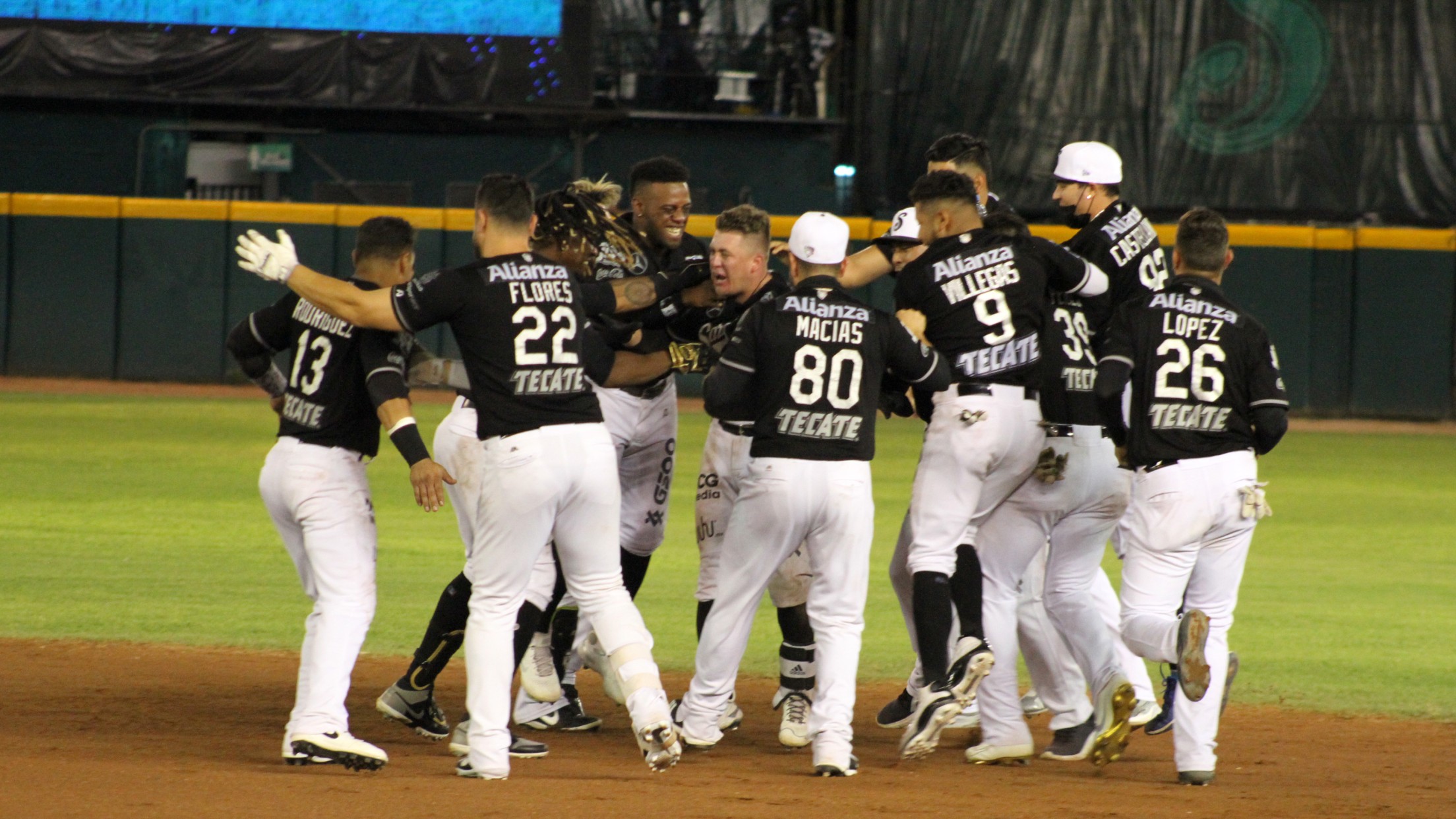 Saraperos: Kristian Delgado se pone el traje de héroe | MiLB.com