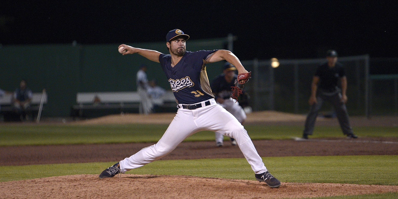 Game Two: Kernels big third helps them take game two | MiLB.com