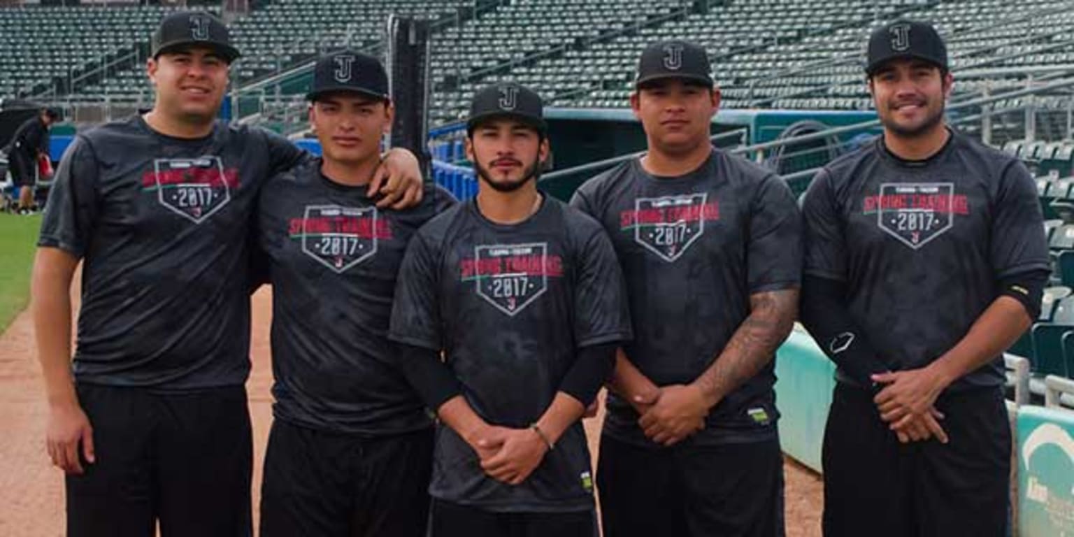 De Moroleón a Tucson | MiLB.com