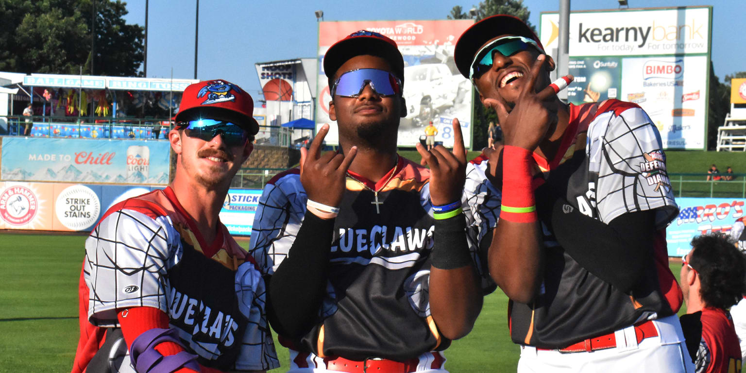 Cyclones Lead Early, Late in 10-3 Win on Friday | MiLB.com