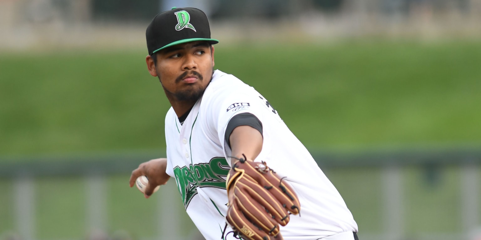 Cincinnati Reds prospect Tony Santillan carries perfect game into ...