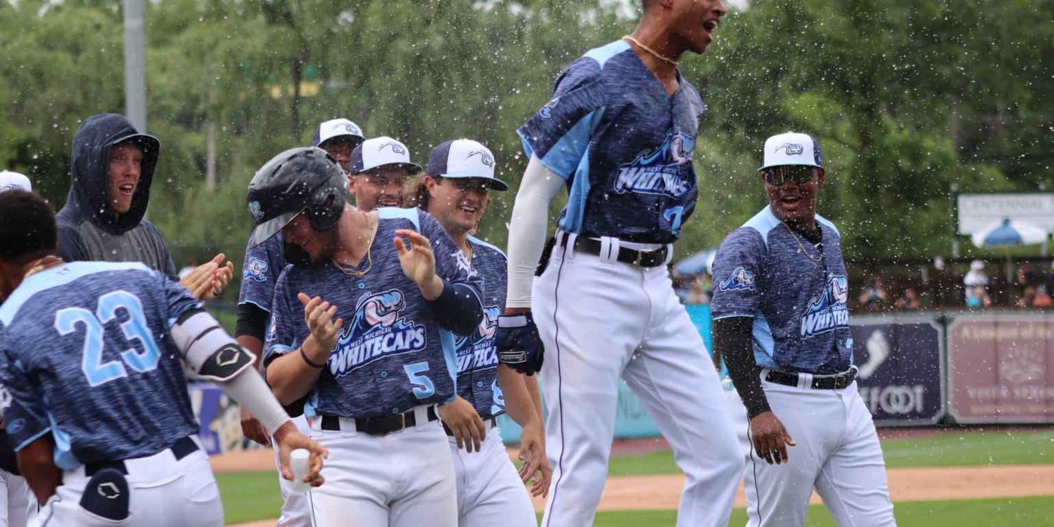 De La Rosa Caps Cycle with Walkoff Homer | MiLB.com