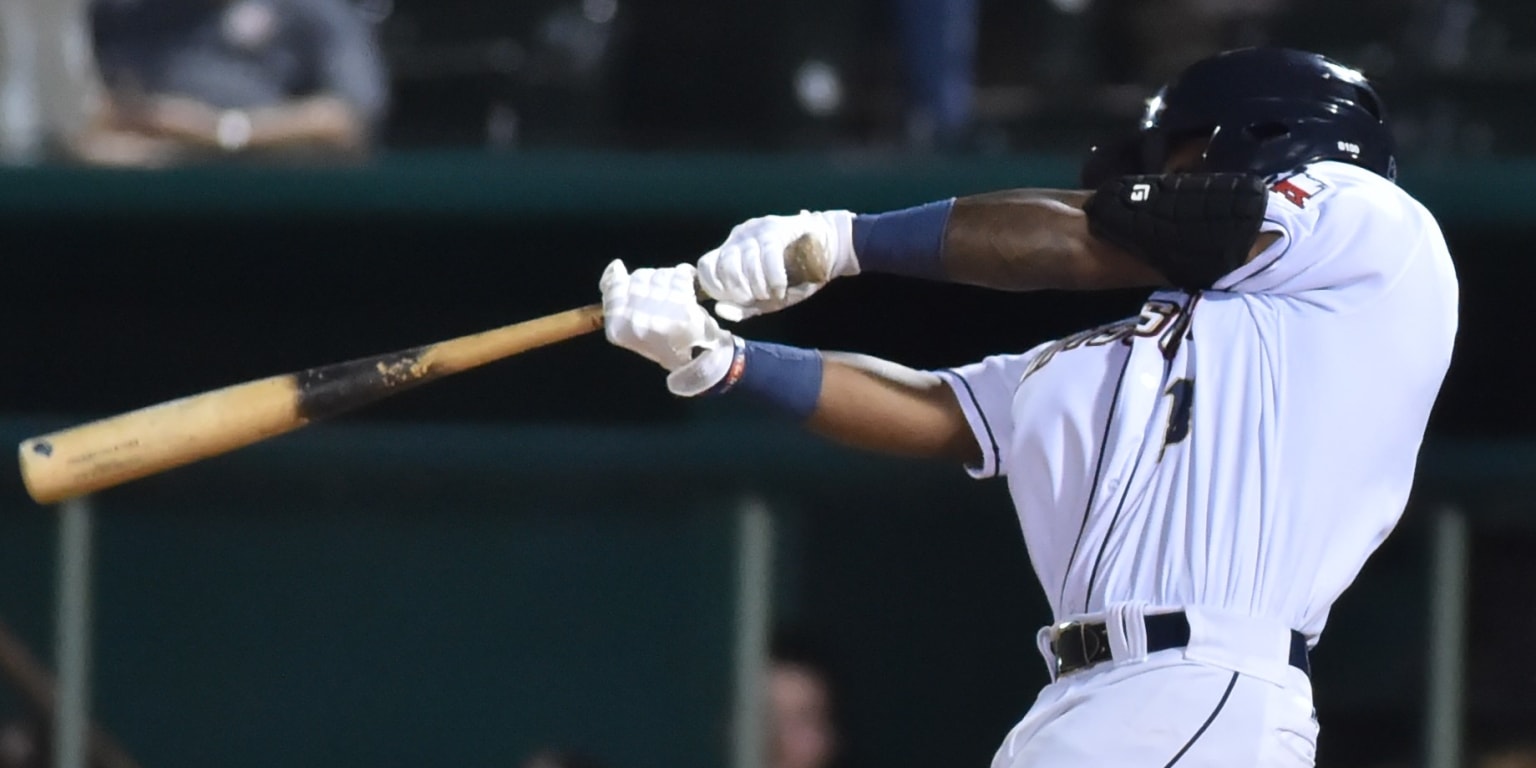 Flying Chanclas Split Thursday Night Doubleheader | MiLB.com