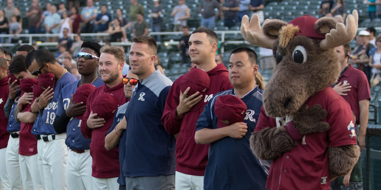 Hooks take series finale | MiLB.com