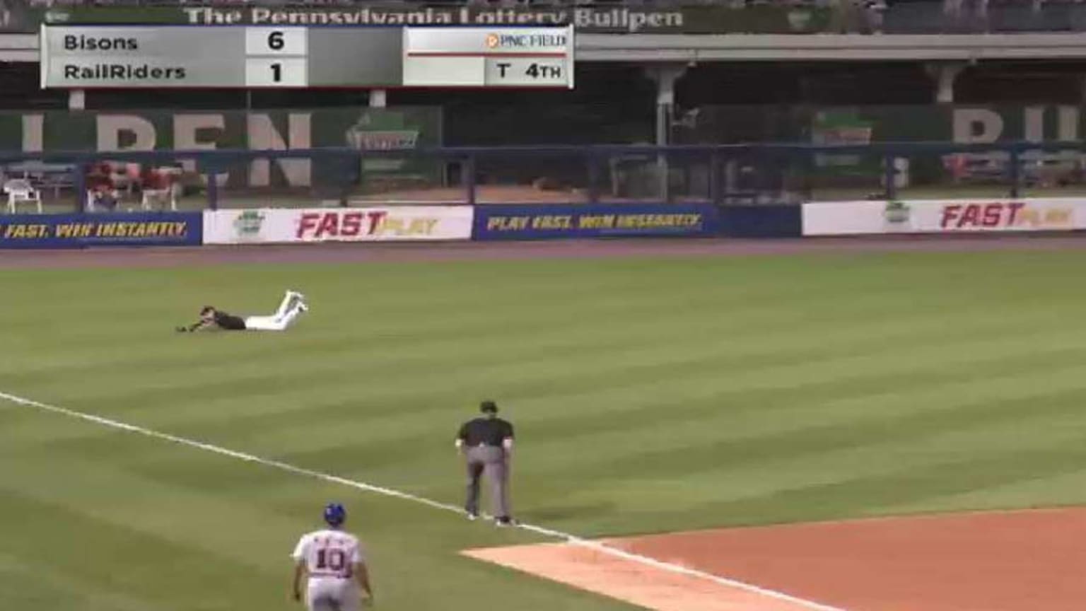 Wade lays out to make the grab | 08/05/2018 | MiLB.com