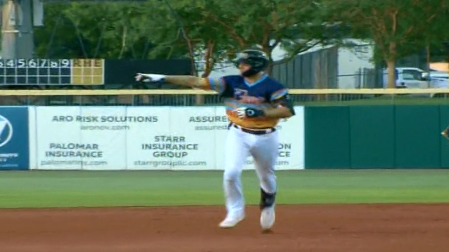 Mead crushes solo homer | 06/10/2022 | Biscuits