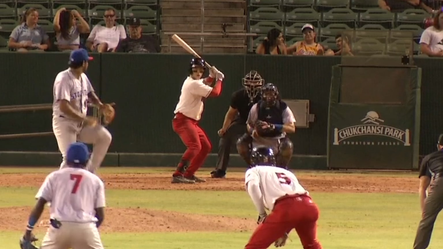 Butler shows off arm | 08/12/2021 | Ports