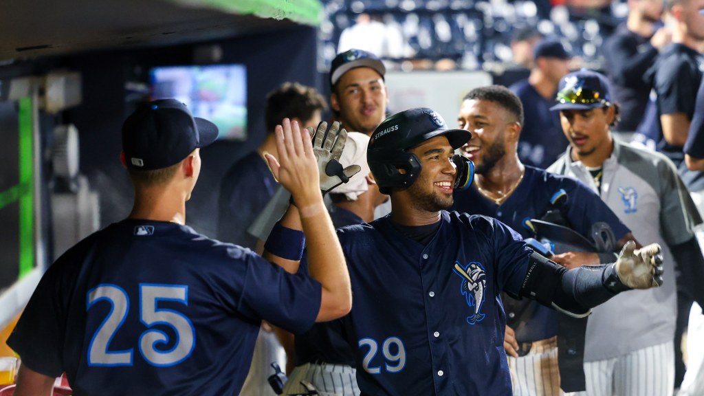 Tarpons Rout First-Place Cardinals in Series Opener