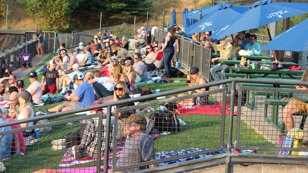 Party Decks | Rainiers