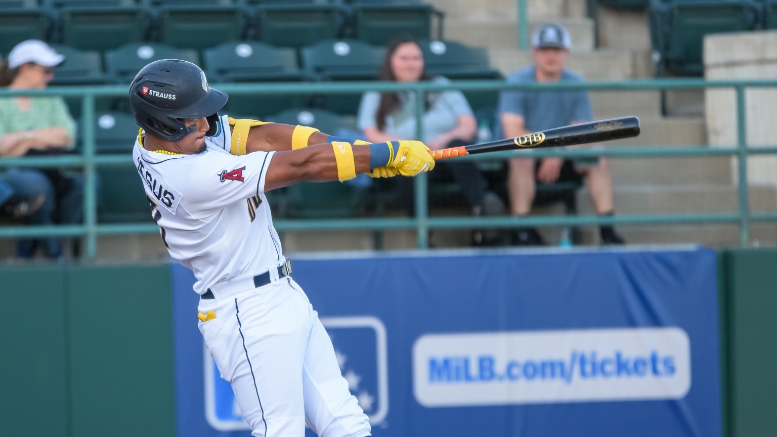 Dust Devils Fight Back but Fall in Opener