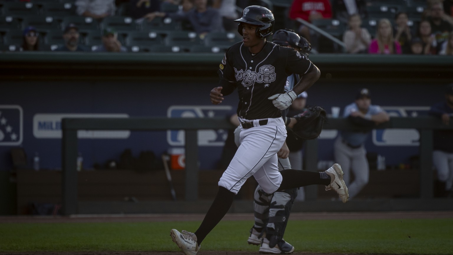 Pineda collects 5 of Nuts' 20 hits in 13-4 rout