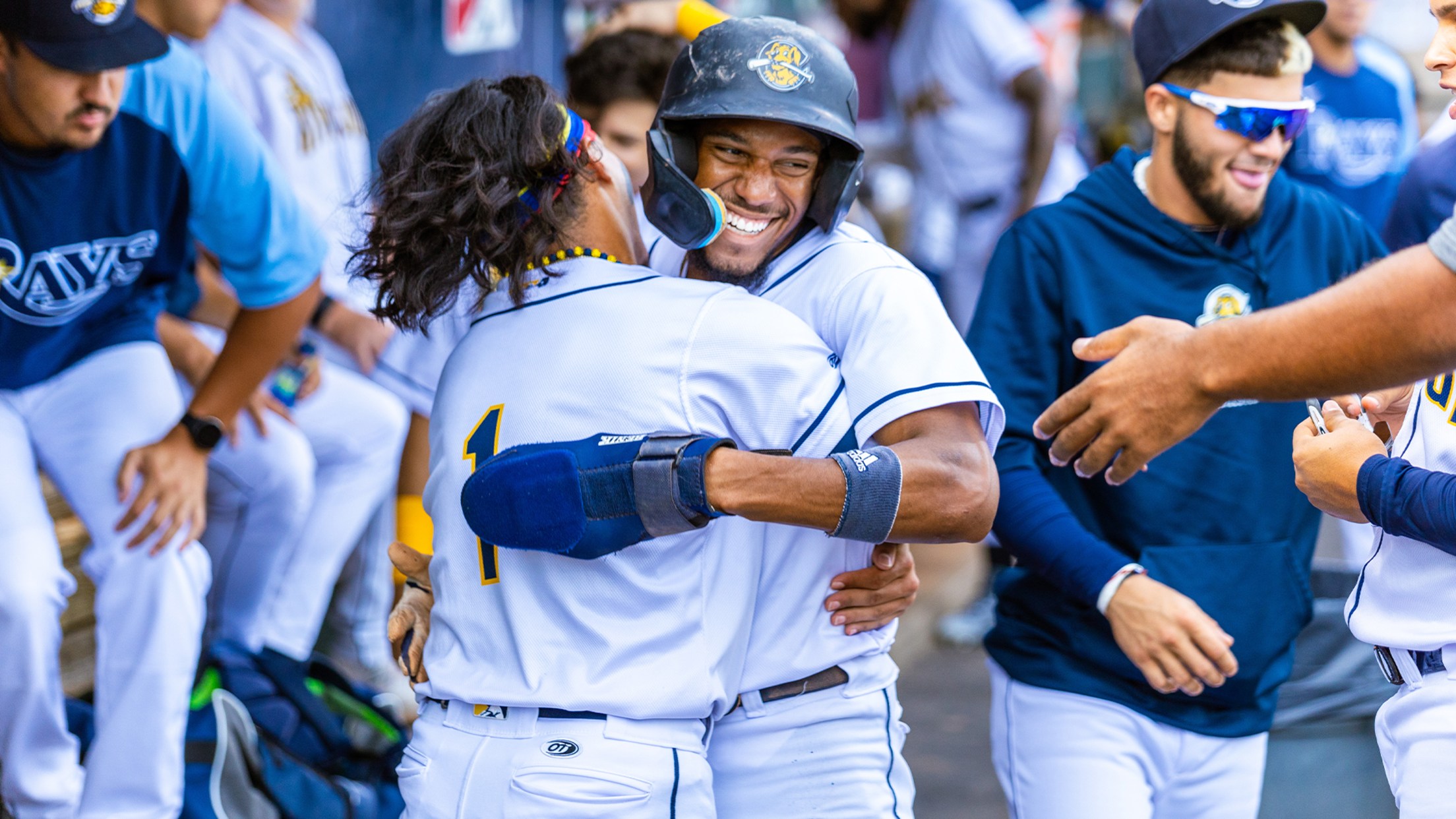 Sommers Leaves Bases Loaded as Dogs Win Second Straight | MiLB.com