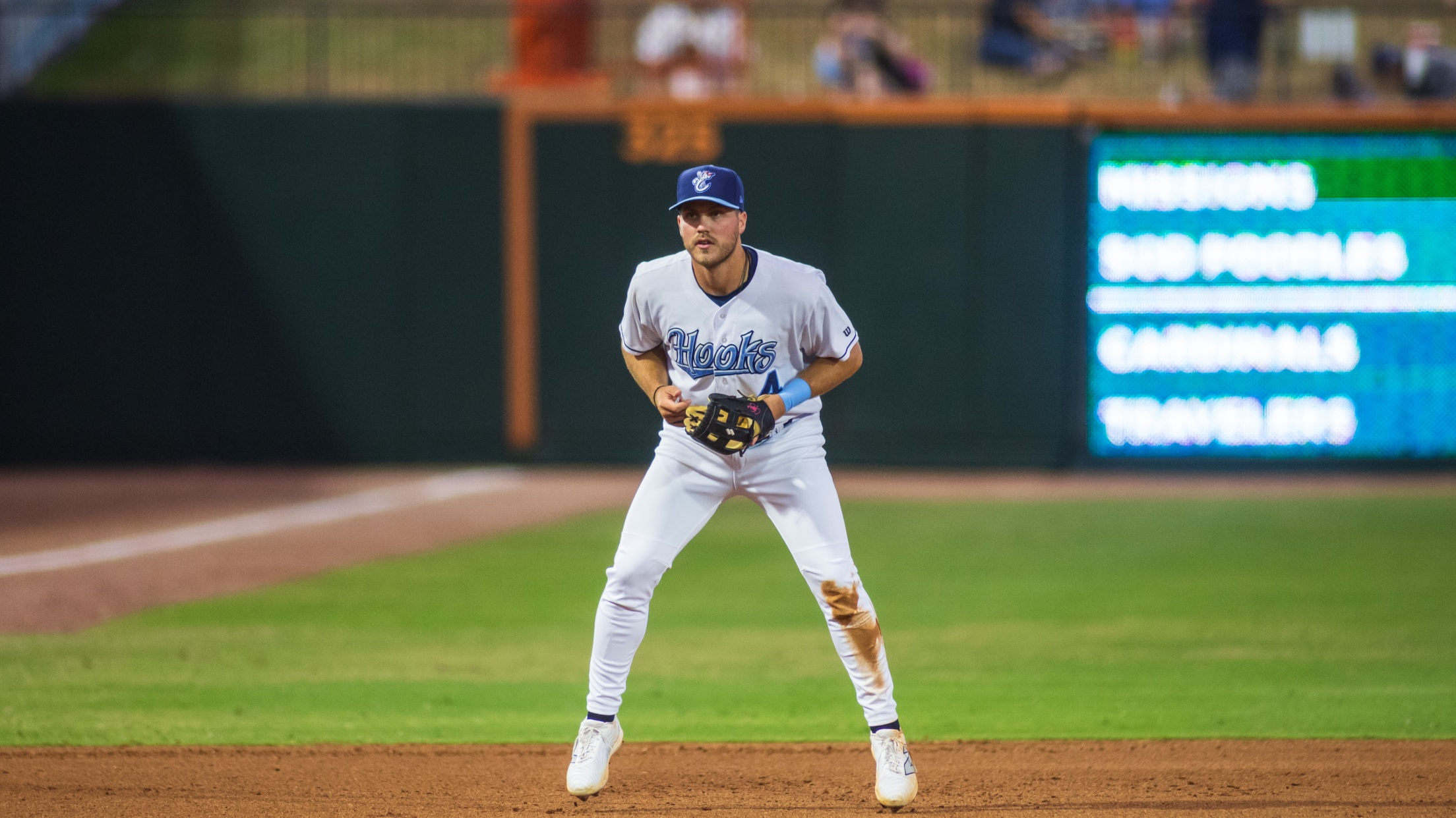 Sacco & Barber Homer, Hounds Clinch Series | MiLB.com