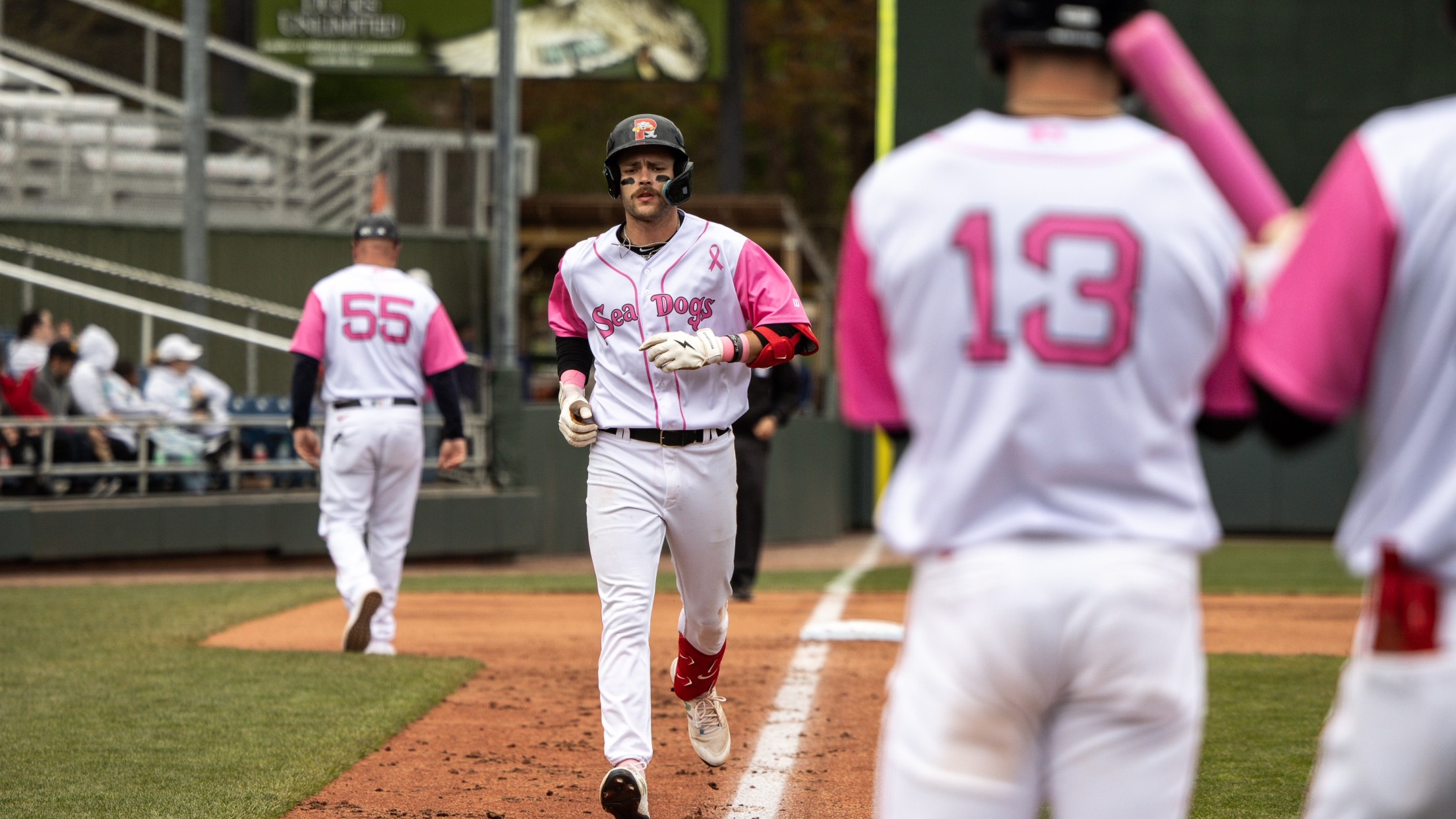 Sikes' homer lifts 'Dogs to 4-2 victory | MiLB.com