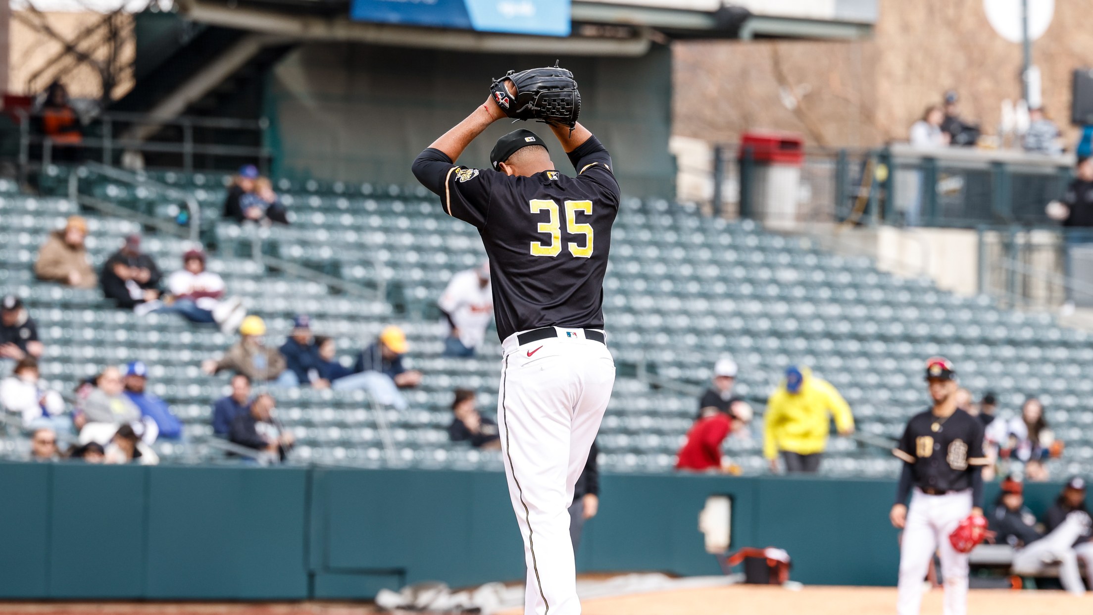 Bees Pitchers Ground Space Cowboys | MiLB.com