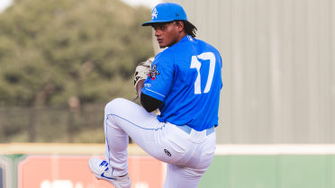 Hurtado dominates on Friday, but Pandas fall 2-1 in 10 innings