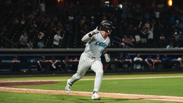 Lee's Walk-Off Double Caps a Wild Win