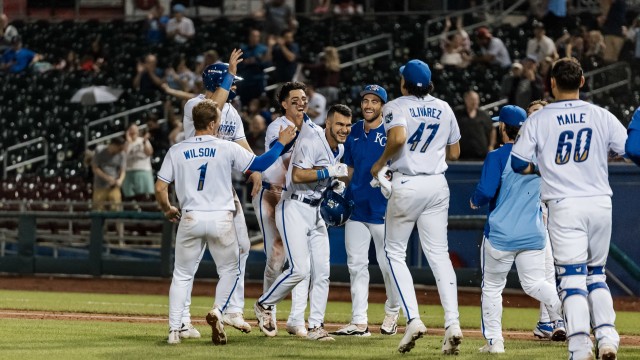 Storm Chasers Walk Off Redbirds in Extras