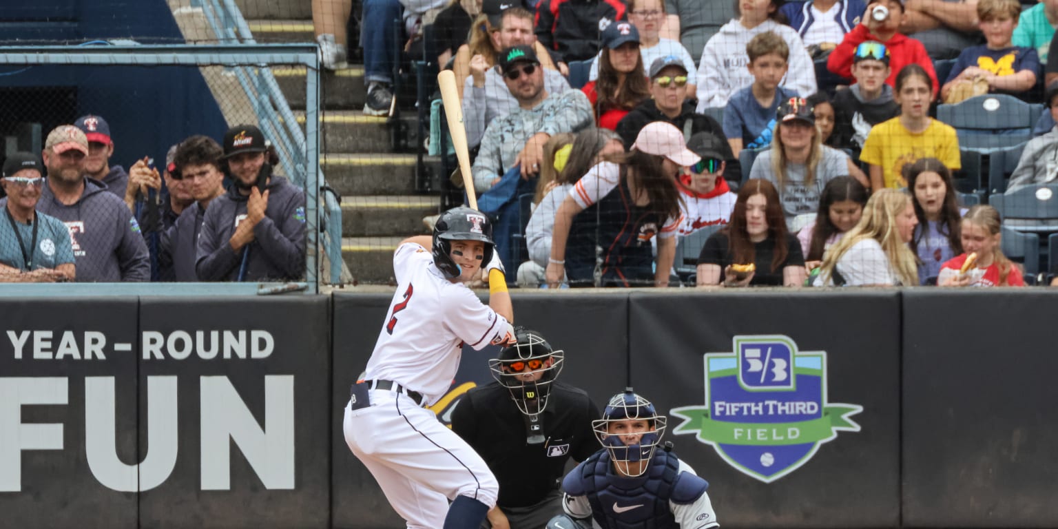 Hurter has heroic start in Hens' 7-4 victory | MiLB.com