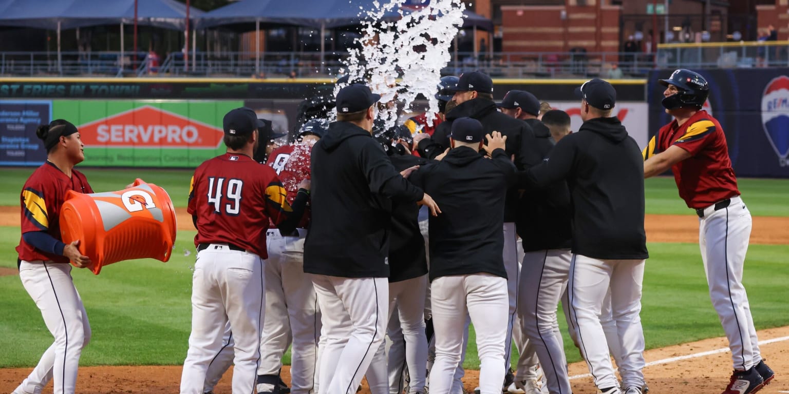 Hens' offense comes alive in 9-8 victory | MiLB.com