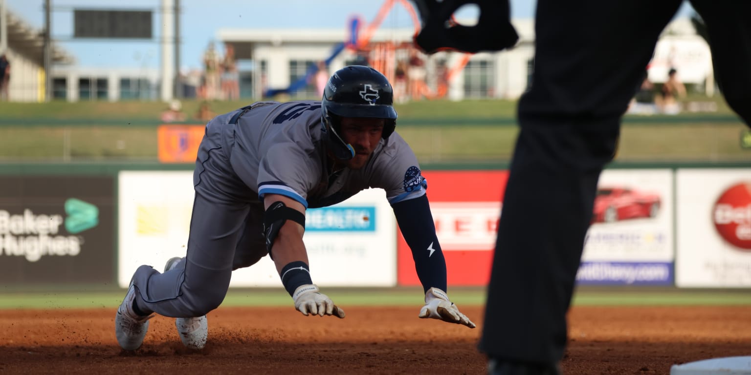 Hooks Score Double-Digit Runs, Take Series Lead 3-2