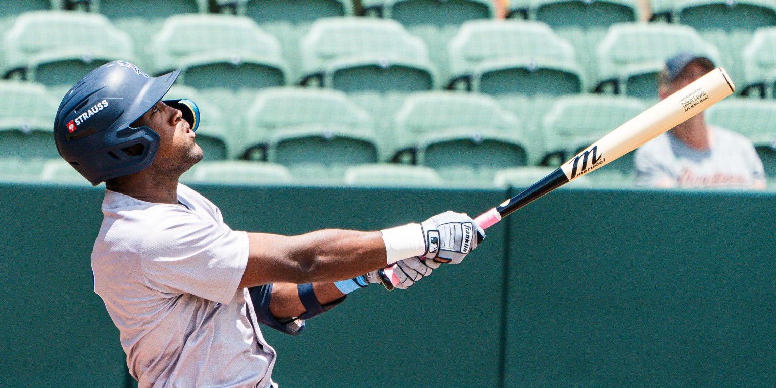 Wahoos Tee Off on Clingstones in Series-Clinching Win
