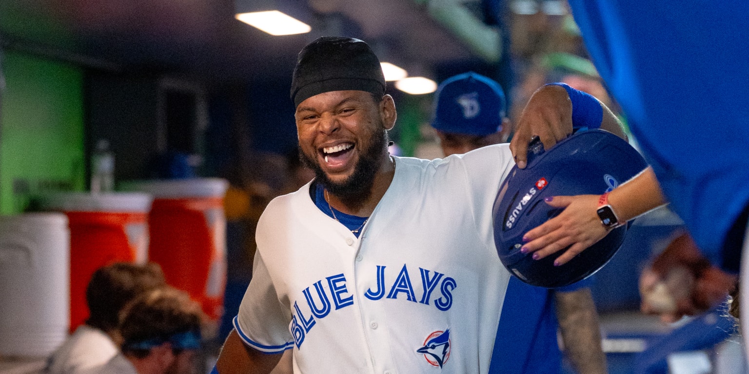 Beckles Delivers Go-Ahead Hit in Series-Opening Win