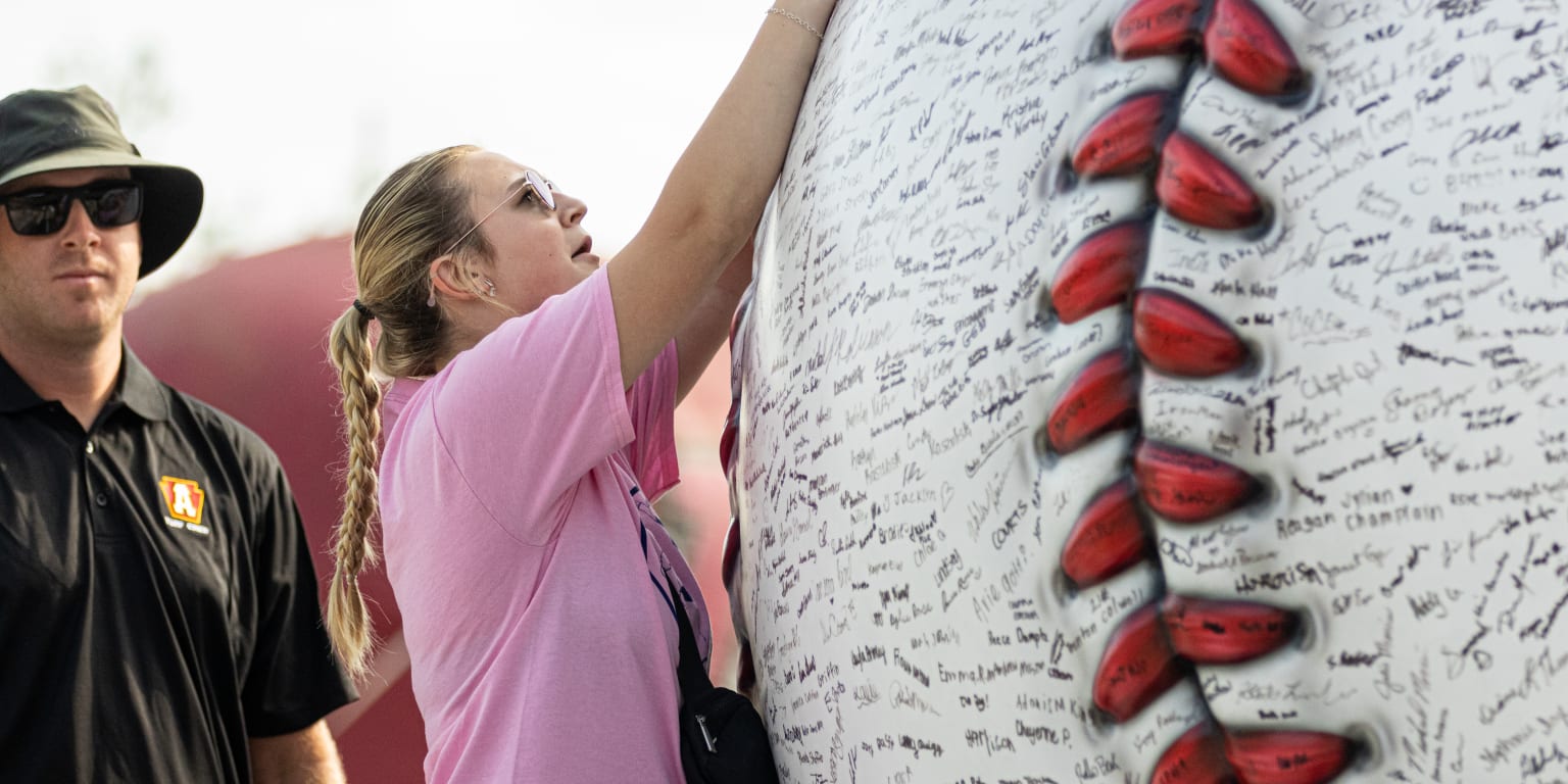 BASEBALL FANS SET GUINNESS WORLD RECORD WITH ‘WORLD’S MOST AUTOGRAPHED ...