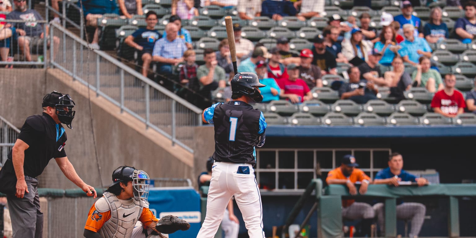 Roccaforte Hits Walk-Off Grand Slam on Rainy Sunday