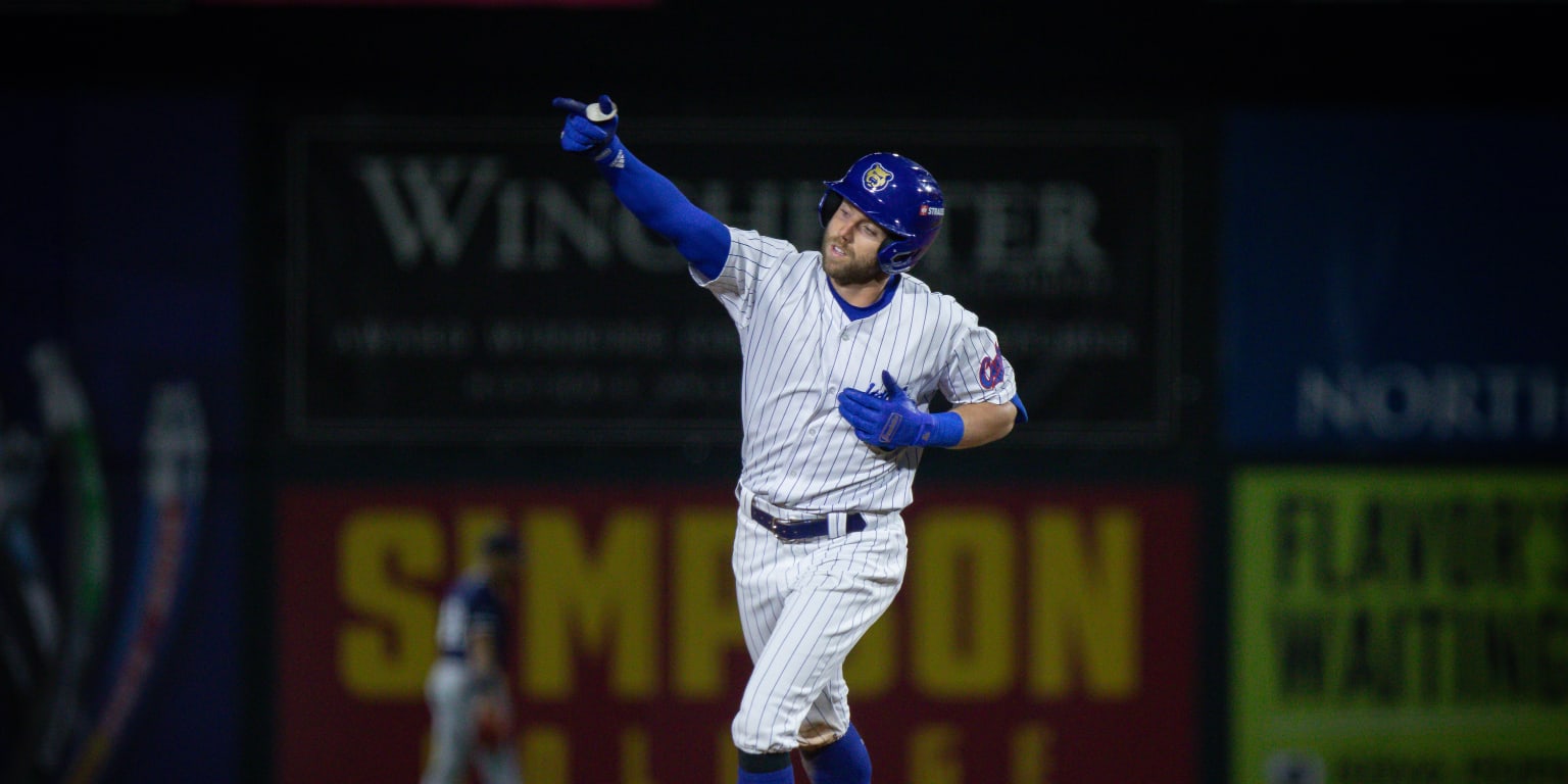 IOWA DEFEATS INDIANAPOLIS 9-7, WINS THIRD IN A ROW