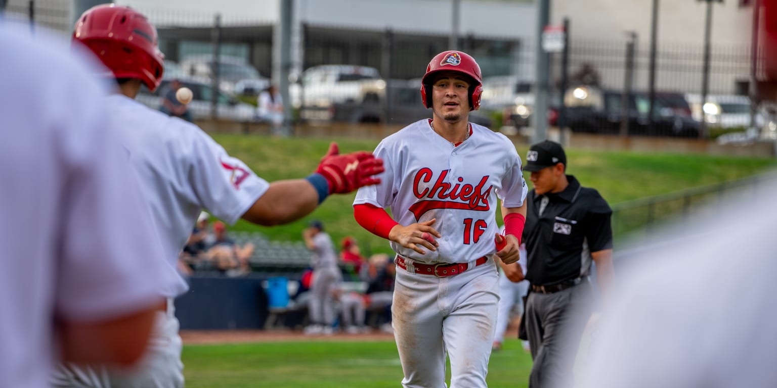 Early Outburst Guides Chiefs to Series-Opening Win | MiLB.com