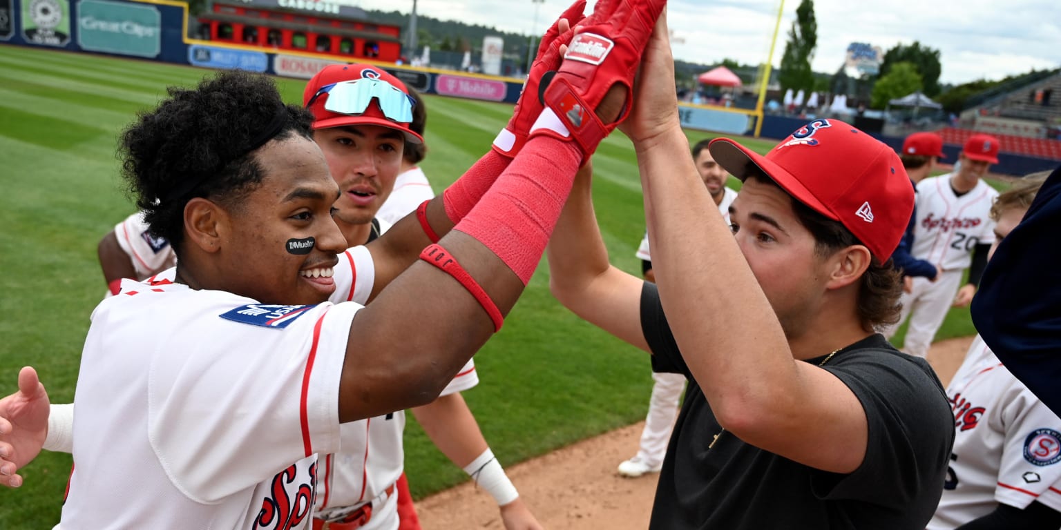 Hernandez Delivers Second Straight Walk-Off Win