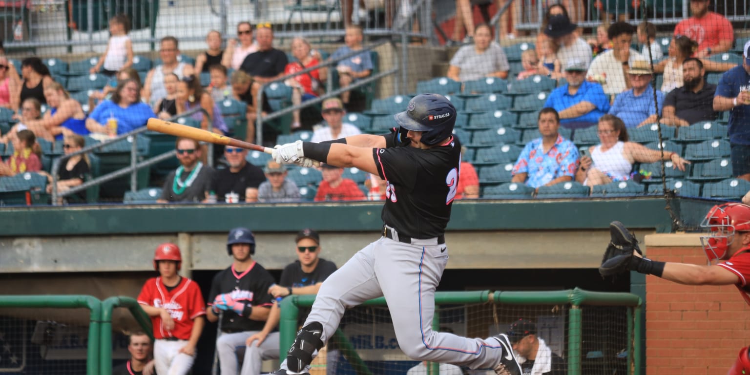 Red-Hot Wahoos Continue Offensive Surge, Win 10-6 | Blue Wahoos