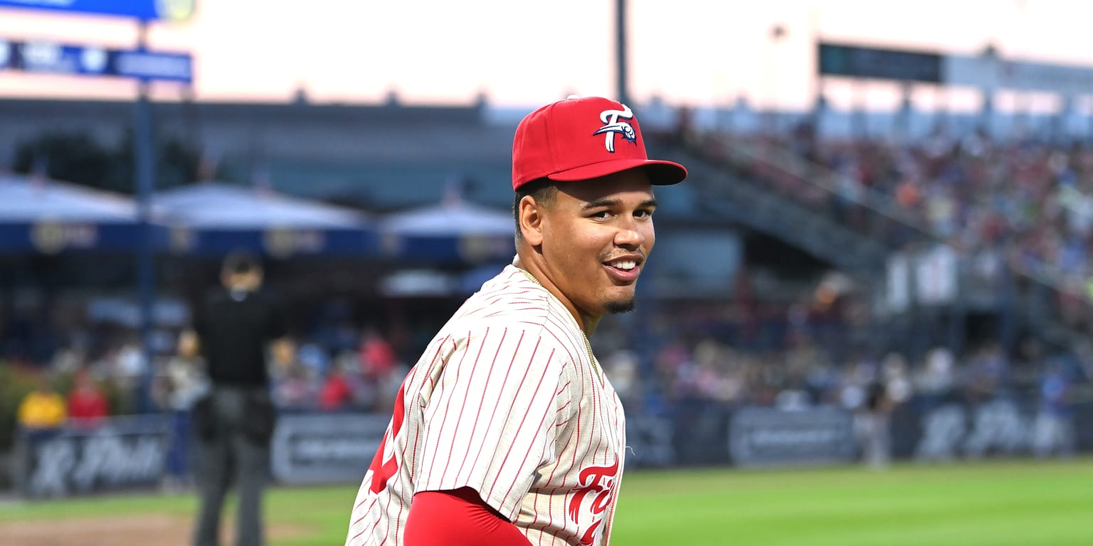 Long Ball and Pitching Power Fightins to Win | Fightin Phils
