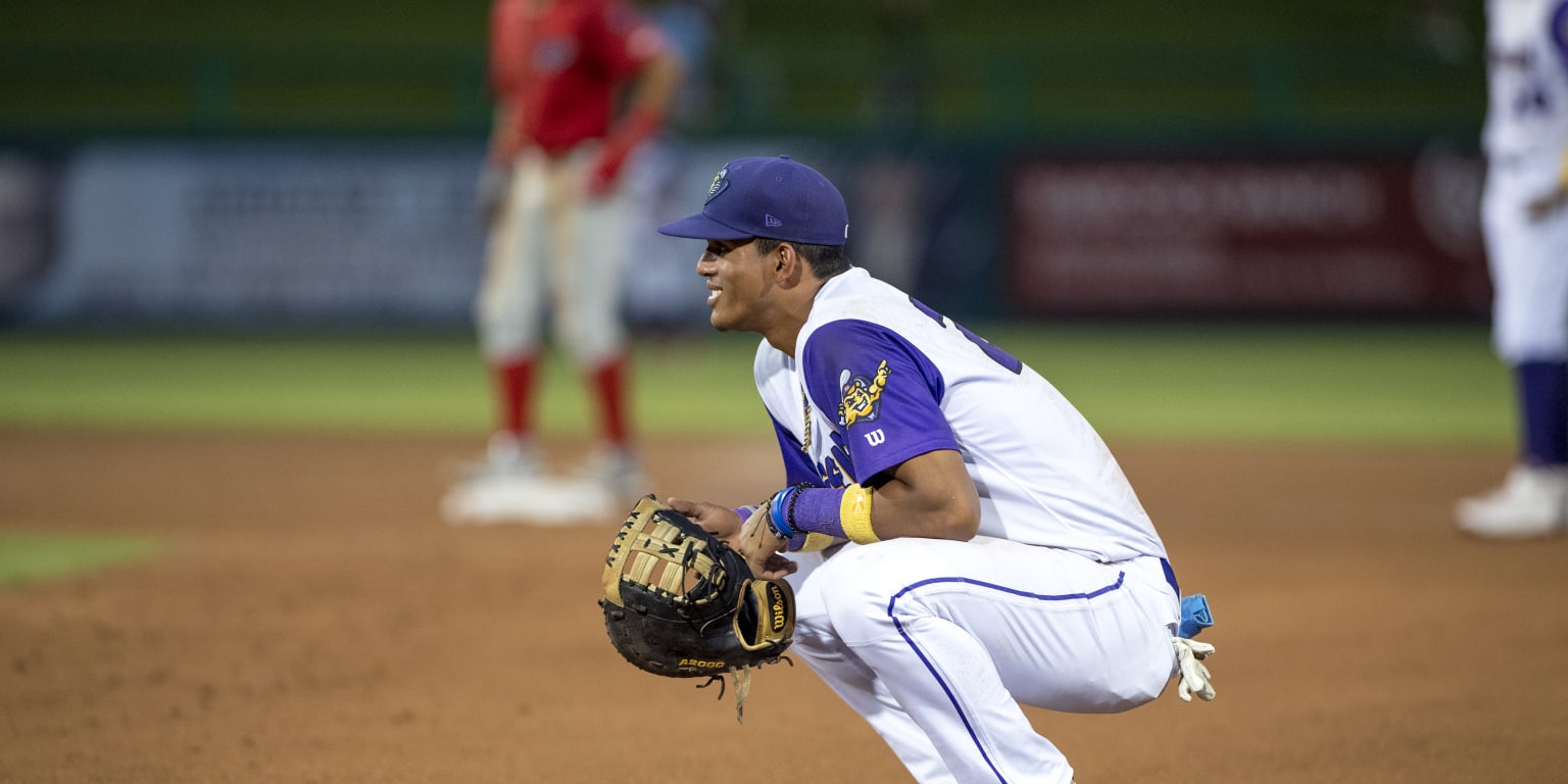 Late Threshers Rally Takes Out Mussels 8-7 in Ten | MiLB.com
