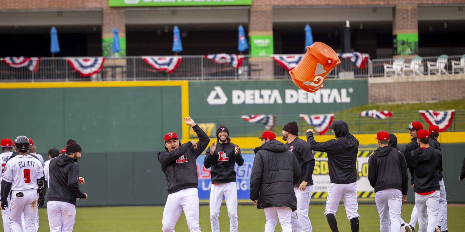 Absolutely Nuts: Green slam forces extras, Dickey walks off in 12th ...
