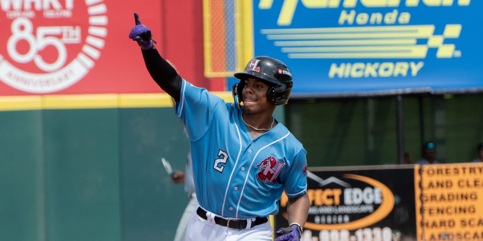 Mendez Slugs Go-Ahead Homer in Victory | Crawdads