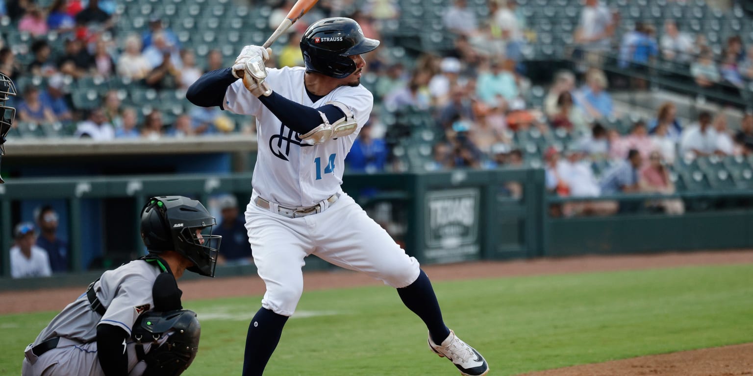 Hooks Break Through in Eighth for Series Lead | MiLB.com