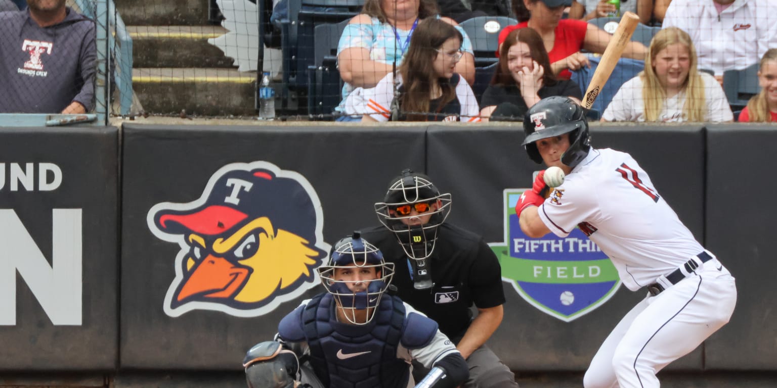 Hens fight early, but fall 18-4 to Storm Chasers | MiLB.com