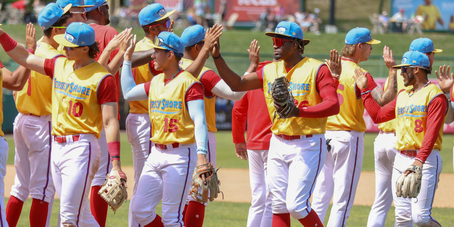 Three Claws Homers Key 6-1 Father's Day Win | MiLB.com