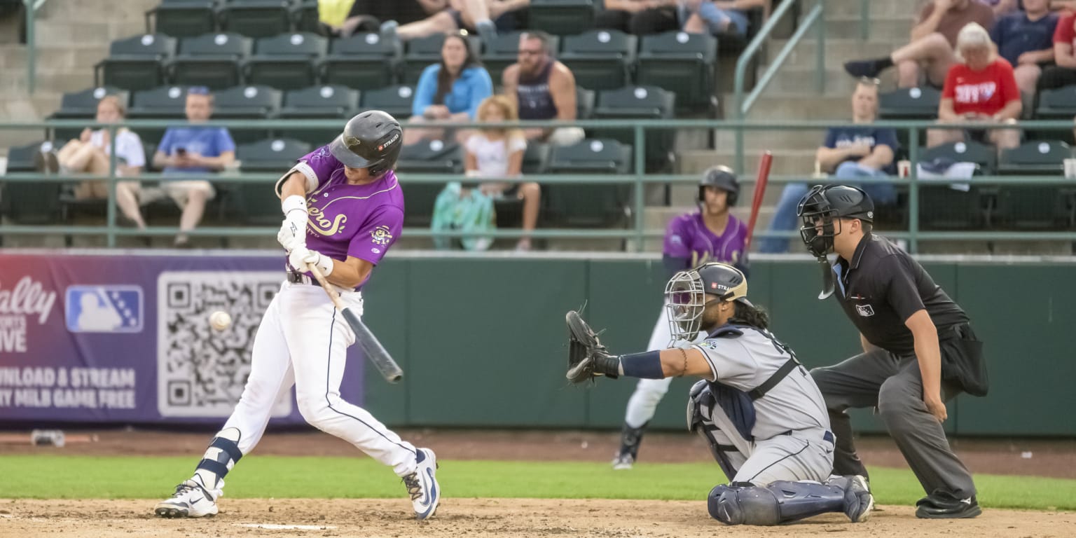 Viñeros Right Vintage in Comeback Win over AquaSox | Dust Devils