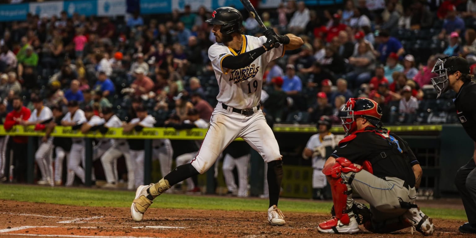Sellout crowd treated to fifth straight Squirrels win | Flying Squirrels