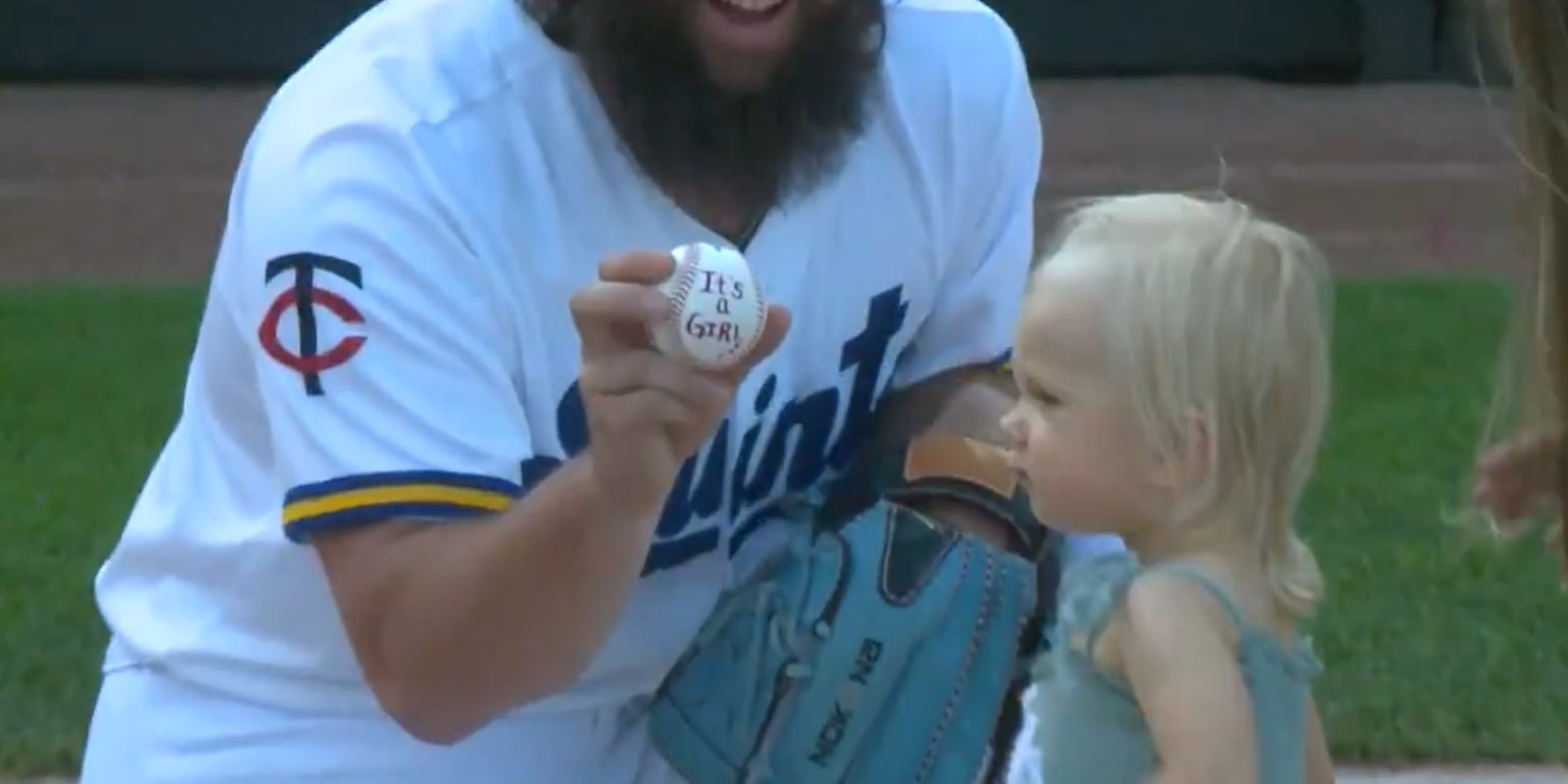 Twins pitcher Randy Dobnak has family help with adorable gender reveal ...