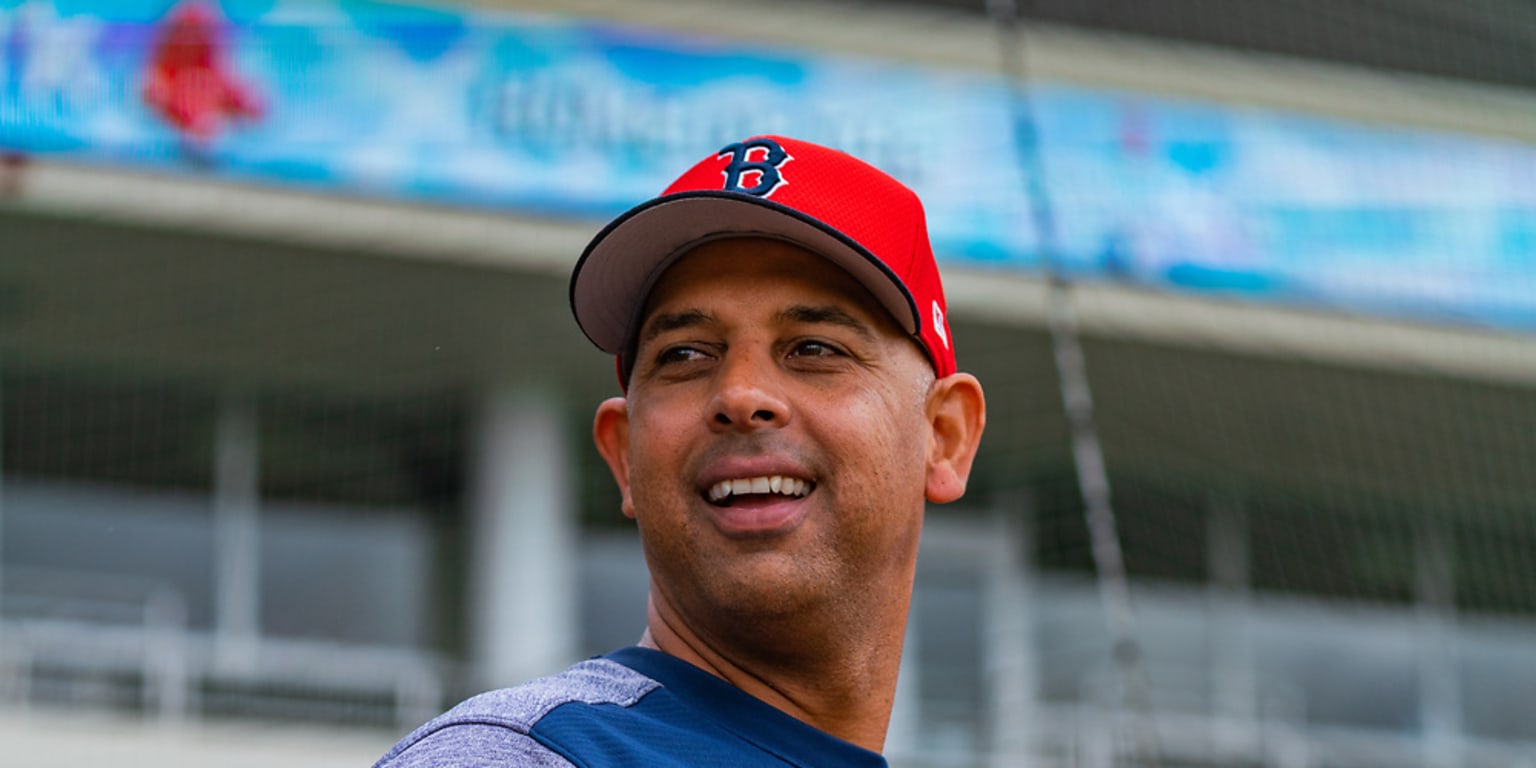 larry-lucchino-alex-cora-espanol | MiLB.com