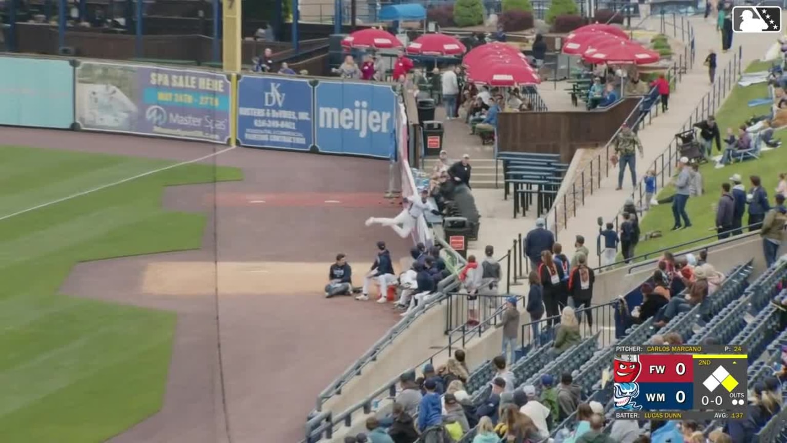 Roberto Campos' incredible leaping catch | 05/09/2024 | MiLB.com