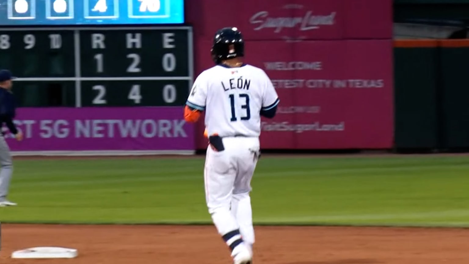 Pedro León racks up four hits | 04/18/2024 | Space Cowboys