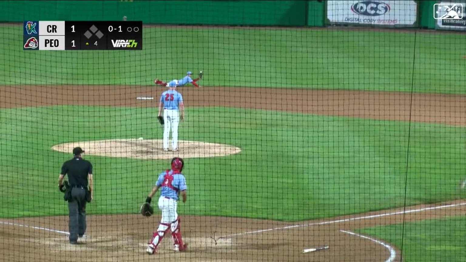 Jeremy Rivas' diving catch | 06/30/2023 | Chiefs