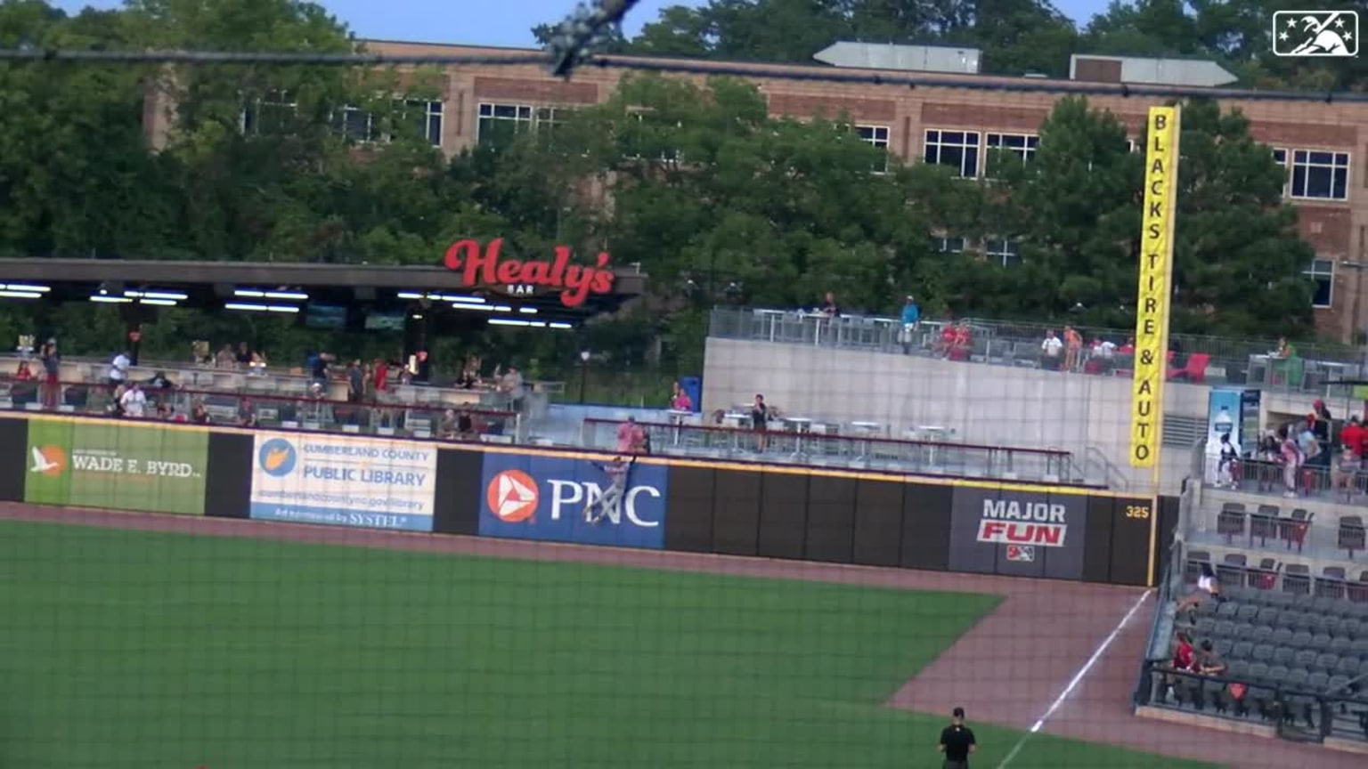 Kay-Lan Nicasia robs a homer | 08/03/2023 | Mudcats