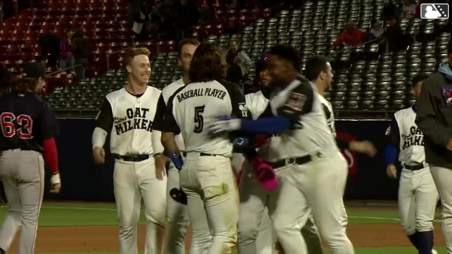 Addison Barger's walk-off single | 06/12/2024 | Bisons
