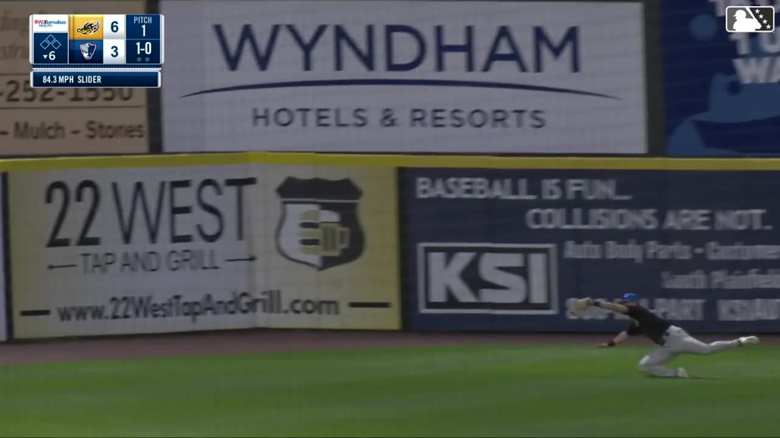 Guy Lipscomb's amazing diving catch | 06/01/2025 | RubberDucks